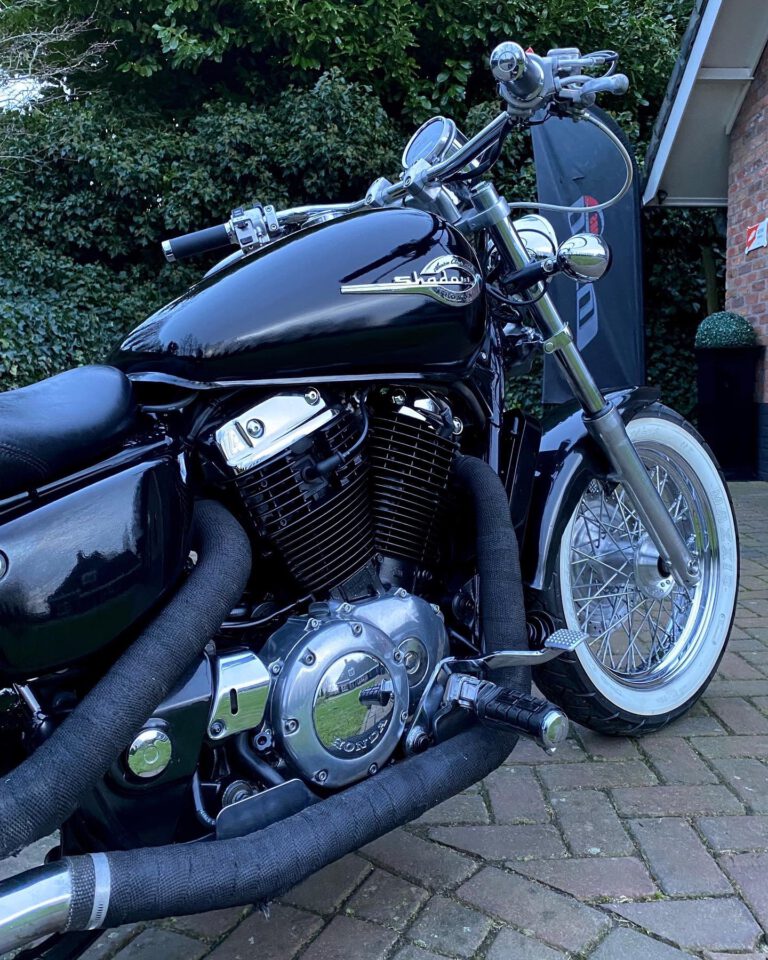 Honda VT1100 C2 ACE Bobber - Cosmo Motors