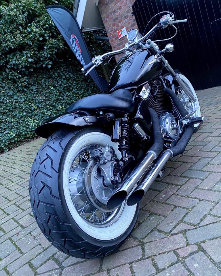 Honda VT1100 C2 ACE Bobber - Cosmo Motors