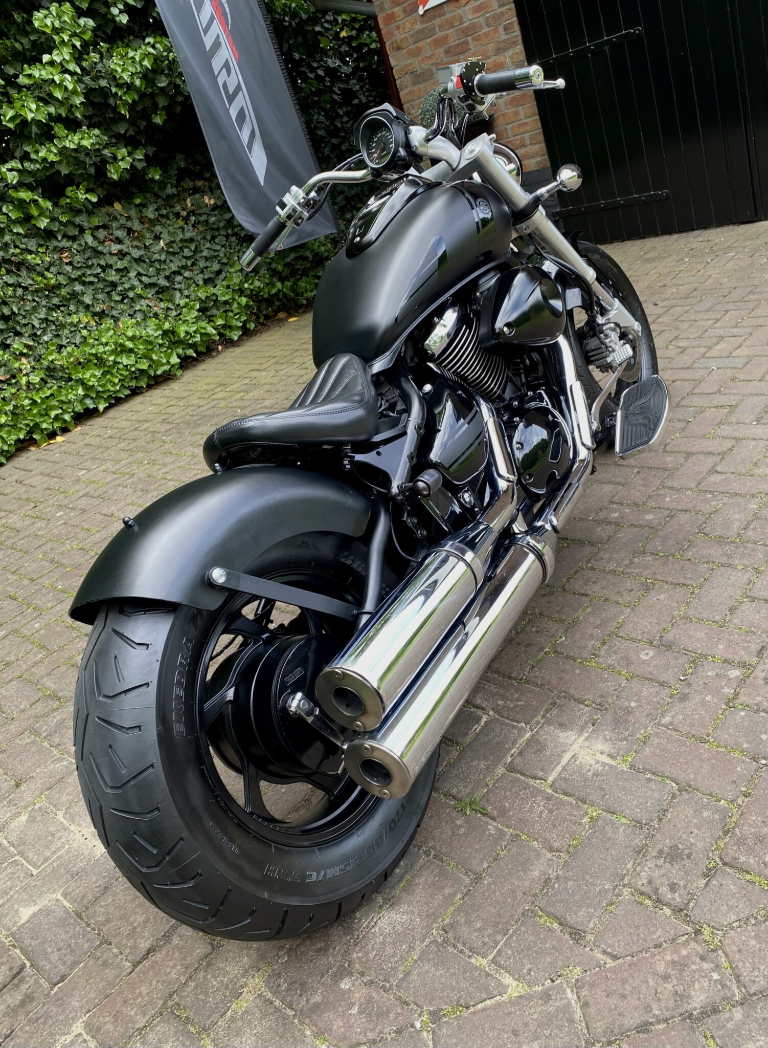 Suzuki Intruder M800 custom bobber - Cosmo Motors