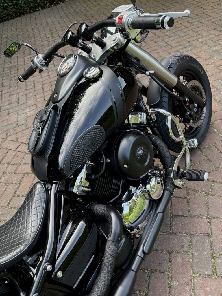 Yamaha Dragstar XVS650 Classic bobber - Cosmo Motors