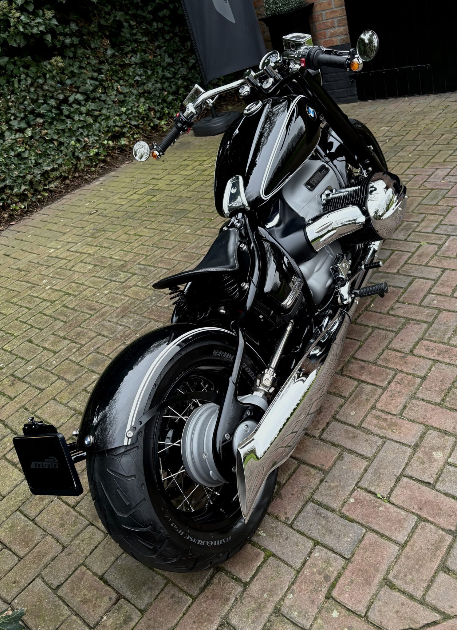 BMW R18 First Edition custom bobber - Cosmo Motors